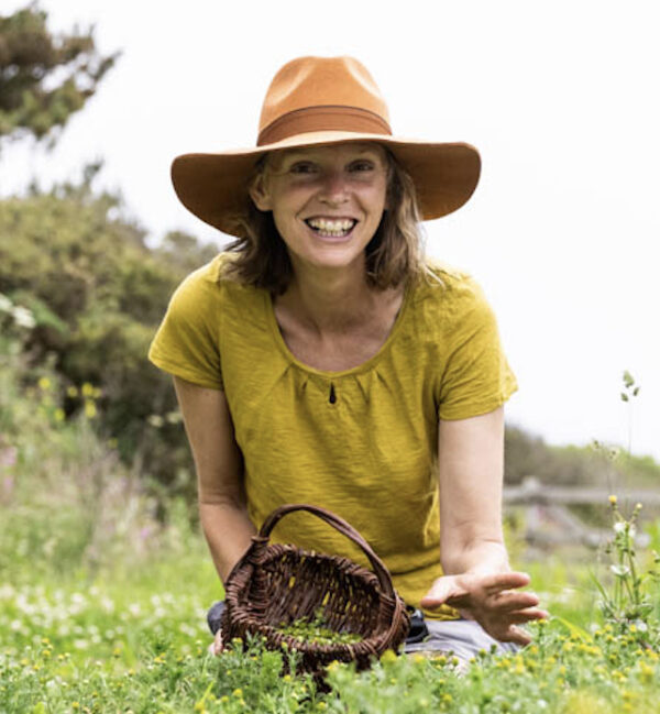 Rachel Lambert - Meet the Waves: Seaweed Foraging Walk - The du Maurier ...